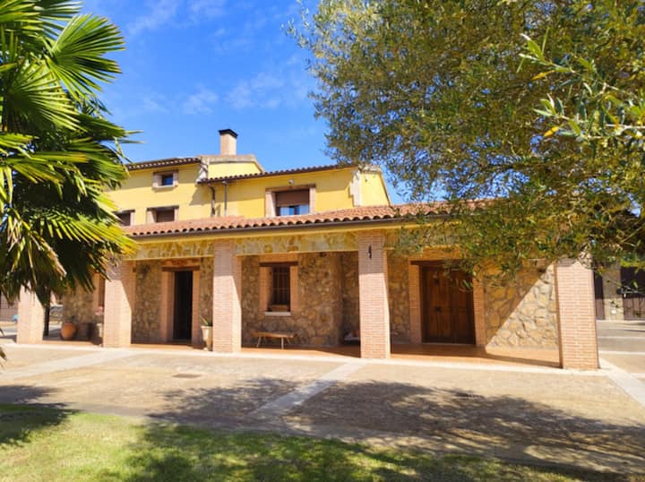 Amplia Casa Rural Para Grupos En Ciudad Rodrigo - Ciudad Rodrigo