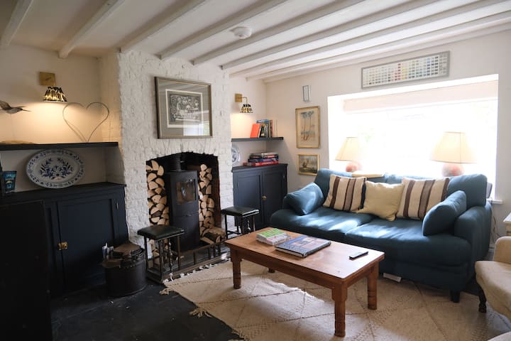 Ropers Cottage - An Artist's Home - Bridport