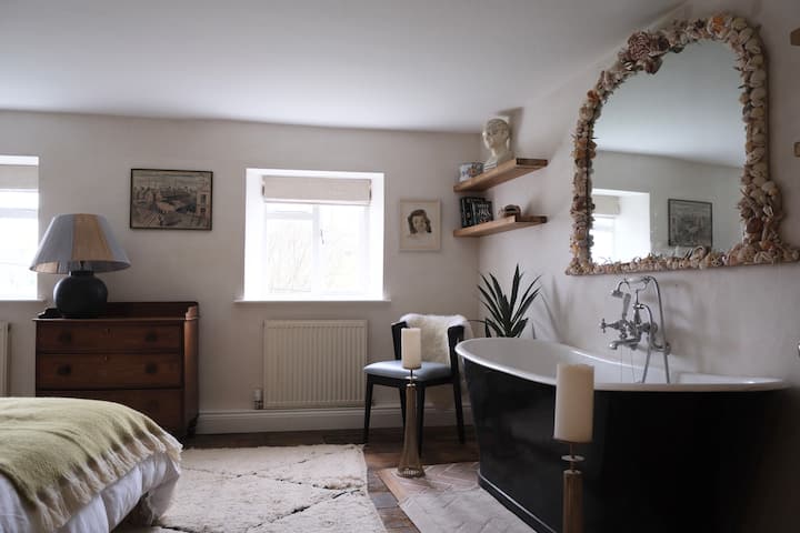 Ropers Cottage - An Artist's Home - Bridport