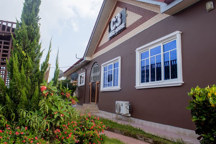 C3 Guesthouse - Stylish & Serene 5 Bedroom Home - Ghana