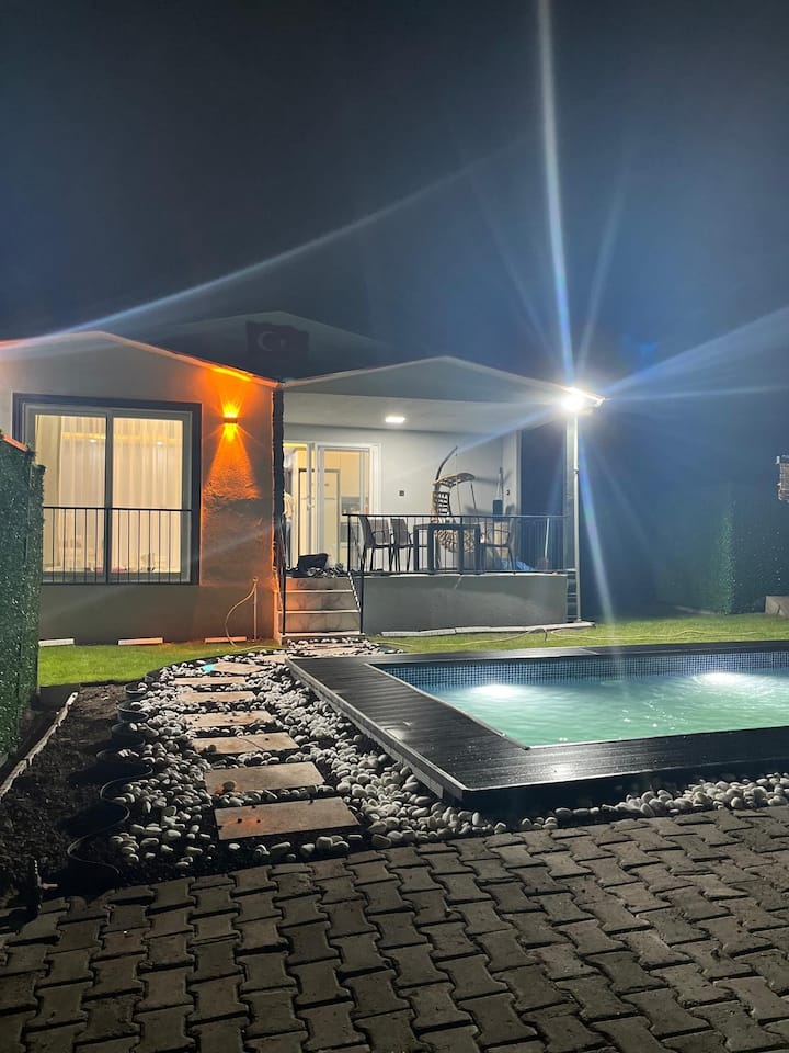 Mandalin Ağaçları Içersinde ıSıtmalı Havuz Keyfi - Aydın