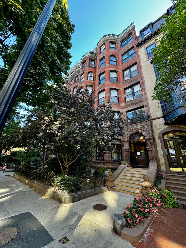 Bright Back Bay Gem | Roof Deck Views - Boston