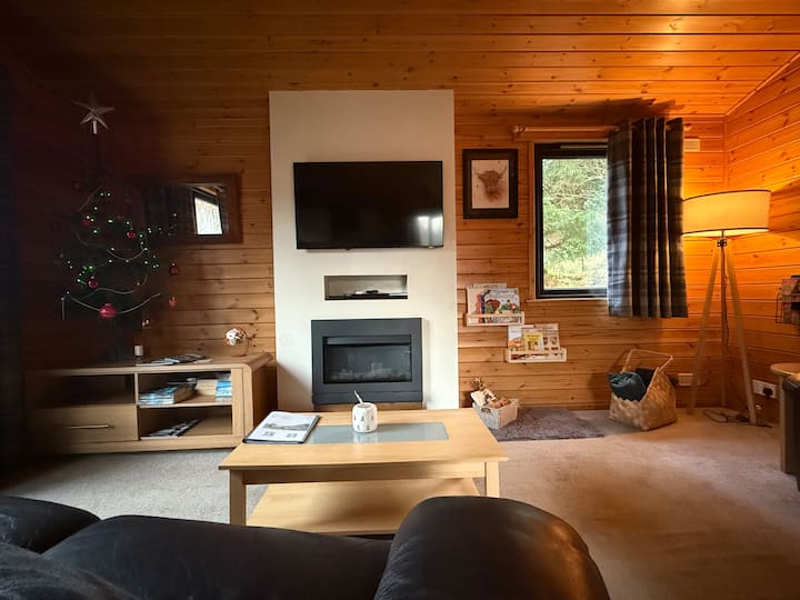 Lodge 2 - Highland Braes Lodge - Hot Tub, Pets - Callander