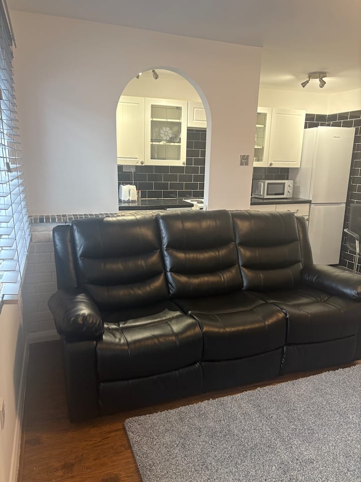 A Lovely Modern, Comfortable One Bedroom House. - Southend-on-Sea