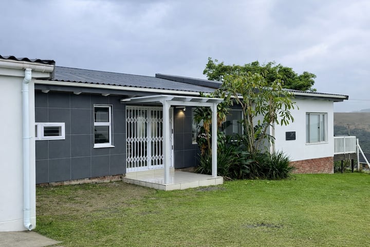 Sea & Lagoon Views | Morgan Bay Beach House - Morgans Bay
