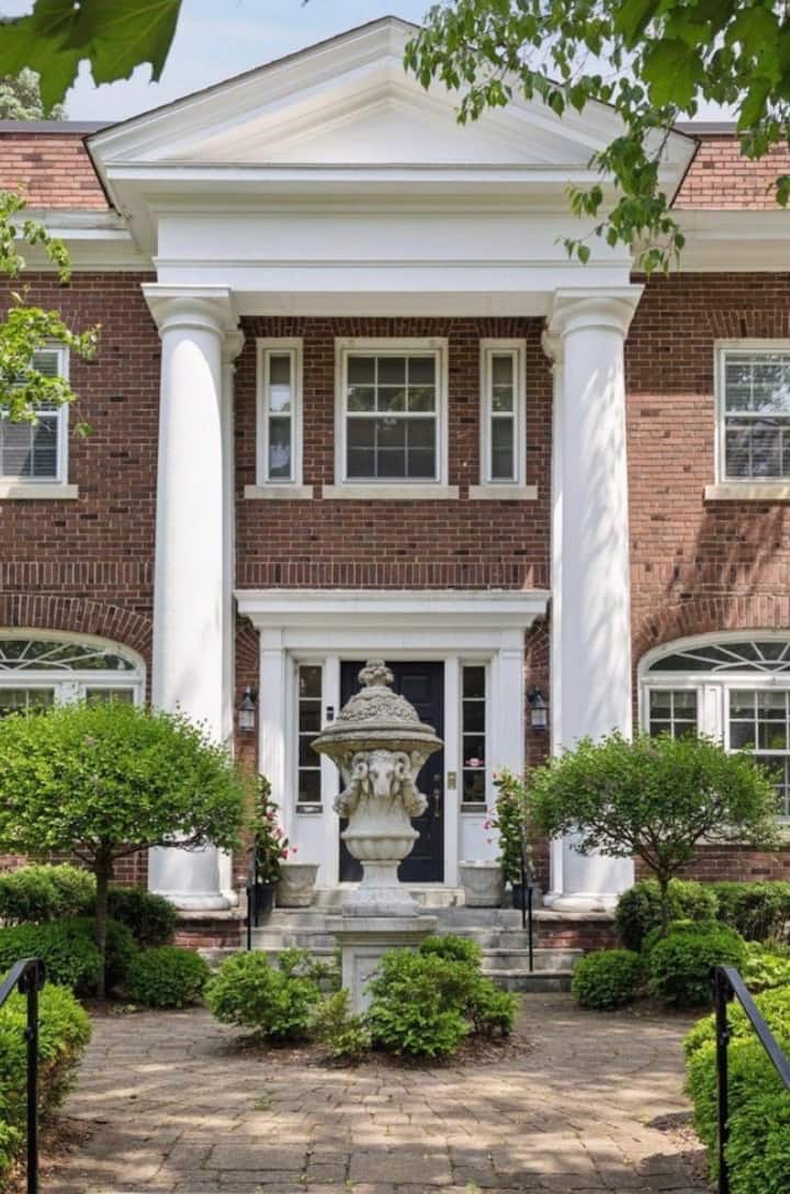 Lowry Hill Duplex, 3 Br, Rooftop Deck, 2 Kitchens - Minneapolis, MN