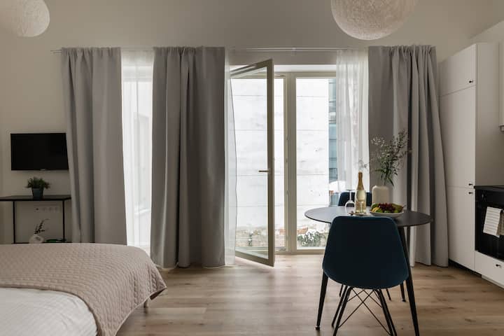 Cute & Practical Studio For 2 | Self Check In - Prague