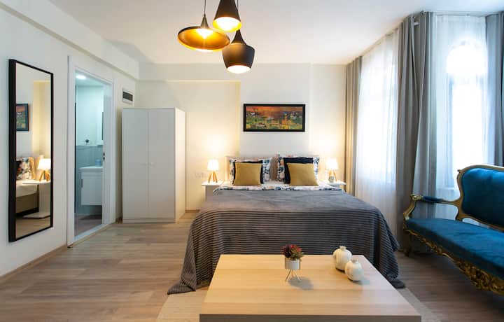 Bright Studio With Bay Window In Istiklal Street - İstanbul