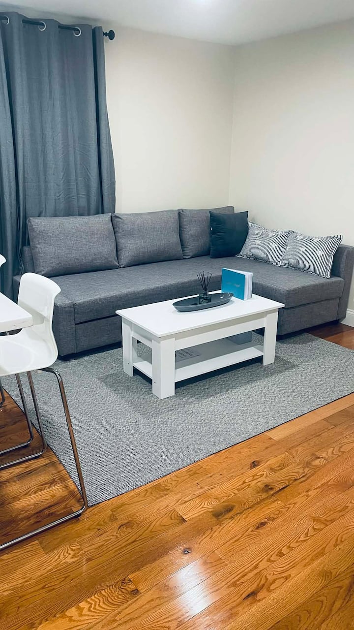 Home Away From Home, Chic Apt In Central Area. - Malden, MA