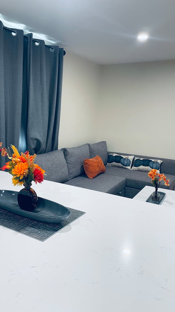 Home Away From Home, Chic Apt In Central Area. - Malden, MA