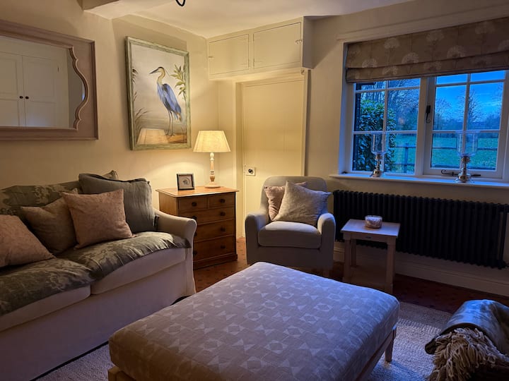 Newley Refurbished River Side Country Cottage - Congleton