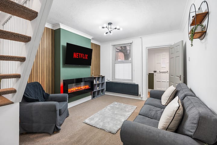 Contractors Prime Stay! (Discounts Available) - 콜체스터