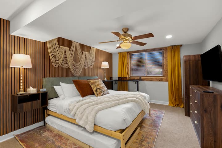 Family Retreat W/hot Tub & Playground By Zoo - Saint-Louis, MO