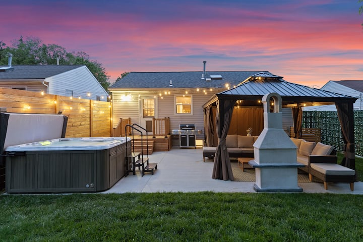 New! Family Retreat W/hot Tub & Playground By Zoo - Saint-Louis, MO