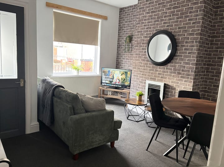 Farm Street House - 5 Minute Walk To Bae Systems - Barrow-in-Furness