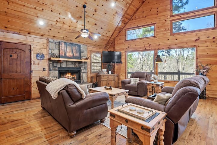 New Fun Family Cabin/hot Tub/foosball/pool Table - Broken Bow, OK