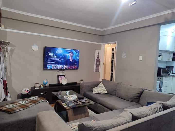 Stylish 2-bed Apartment Near Cbd & Beaches - Durban