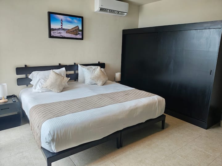 King Bed Room With View - Cancún