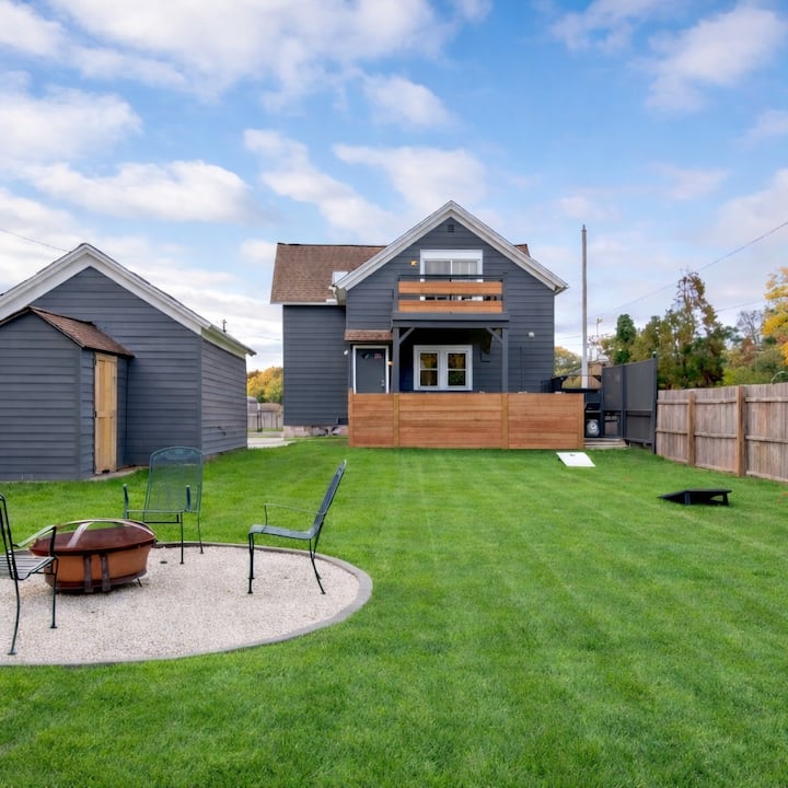 Village Of Wauwatosa Home Directly On State Street - Milwaukee