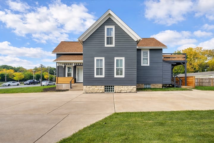Walkable Village Of Wauwatosa Home On State Street - Milwaukee