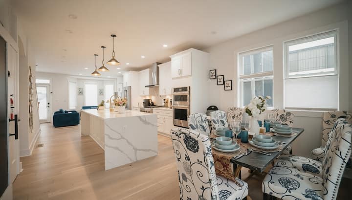 Modern 5br Near Metro | Rooftop + Bbq | Sleeps 17 - Washington, DC