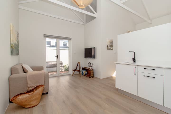 The Little Launchpad |Garden Flat In Secure Estate - Hermanus