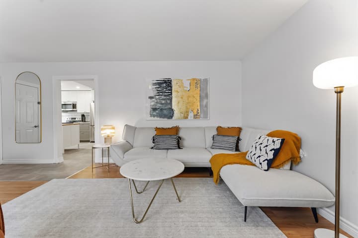 Modern & Fully Furnished | 2 Bedroom | Urban Local - Ottawa