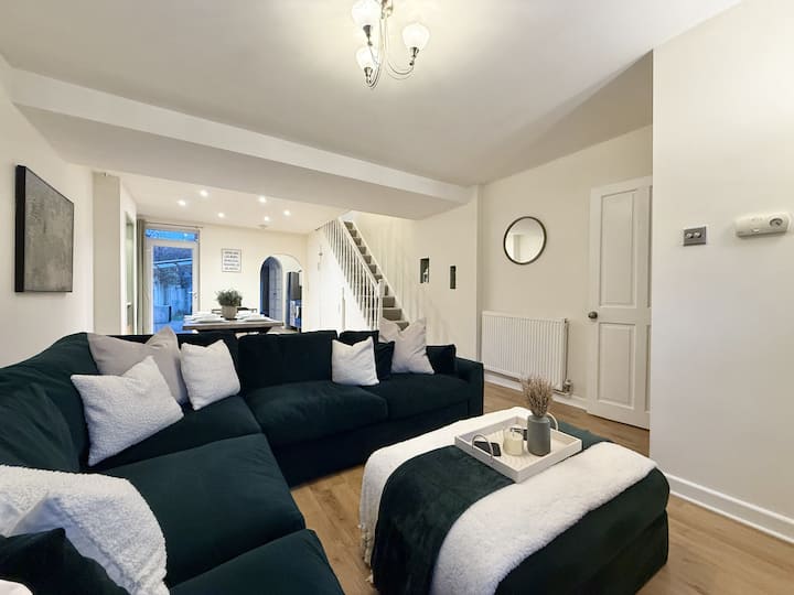 2 Bed House | Secure Parking | Sleeps 6 - Ipswich, UK