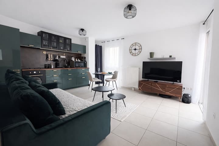 Séjour Confortable – Parking Privé & Tram Aéroport - Mérignac