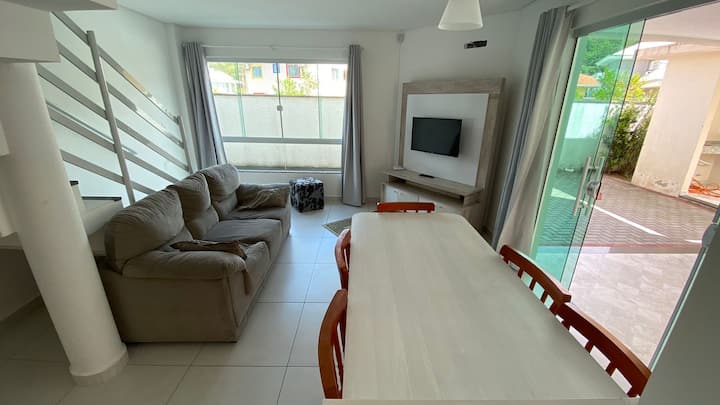 Ampla Casa Com 3 Suítes Na Praia De Palmas - Governador Celso Ramos