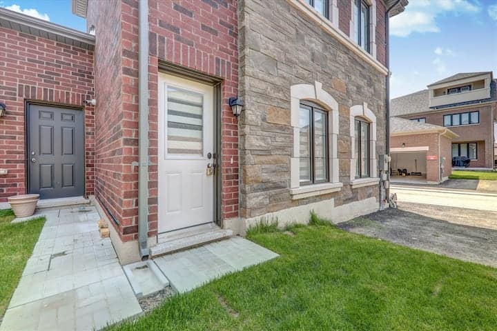 New Bright Apartment For Rent - 마크험