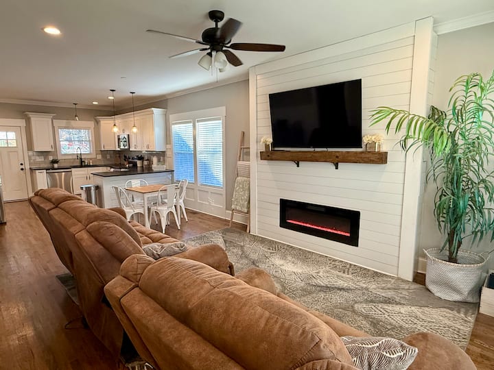 *New* Pet/kid Friendly - 7 Minutes To Downtown Gvl - Greenville, SC