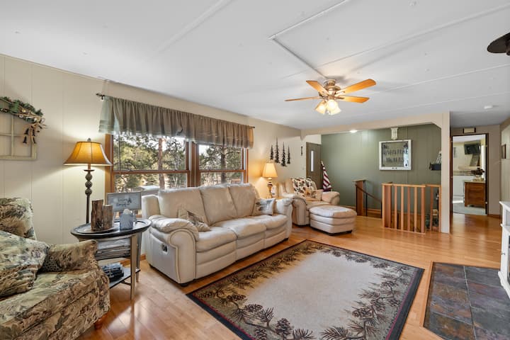 Prairie Creek Cabin Getaway - Hill City, SD