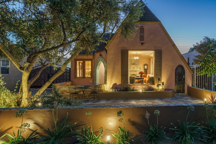 Vintage Long Beach Charm: Backyard Oasis & Firepit - Long Beach, CA