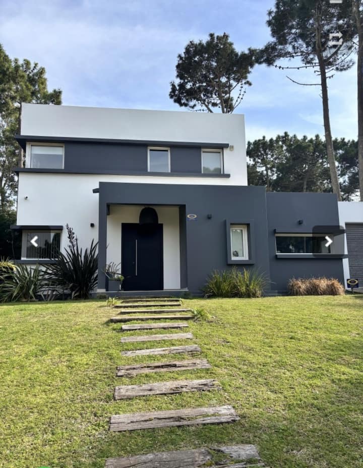 Casa Para 7/8
Zona Súper Familiar - Pinamar