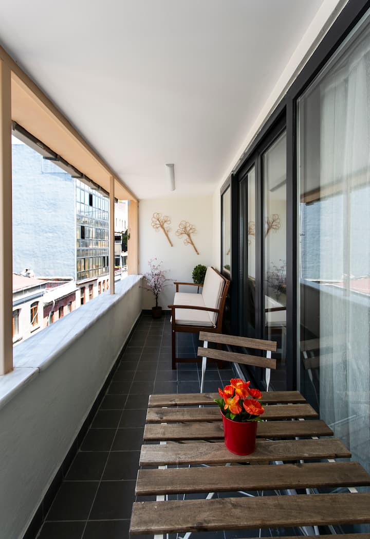 Central 1br Suite With Terrace 1 Min Istiklal Str - Beyoğlu