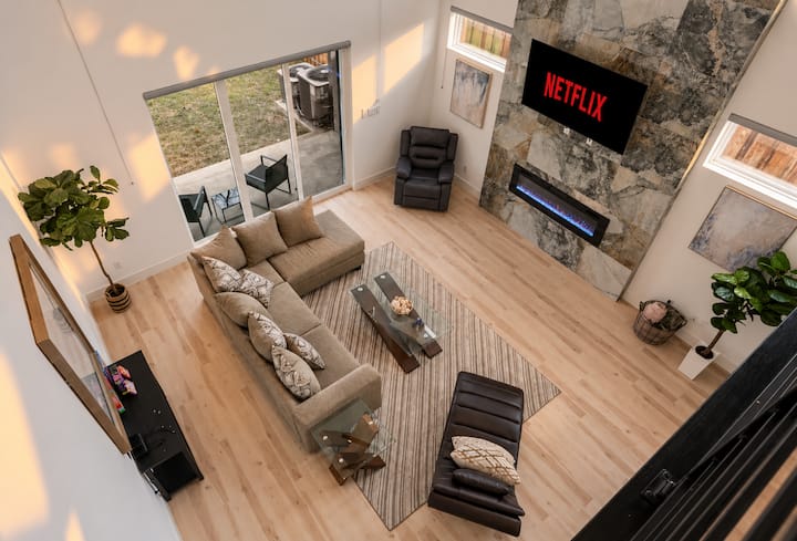 New Spacious Modern Designed 3br | 2 Livingroom - Dallas, TX