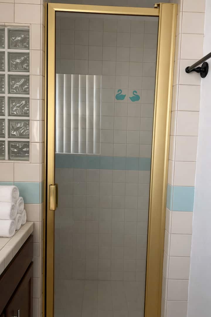 Private Room & Ensuite Bathroom With Breakfast - Hemet, CA