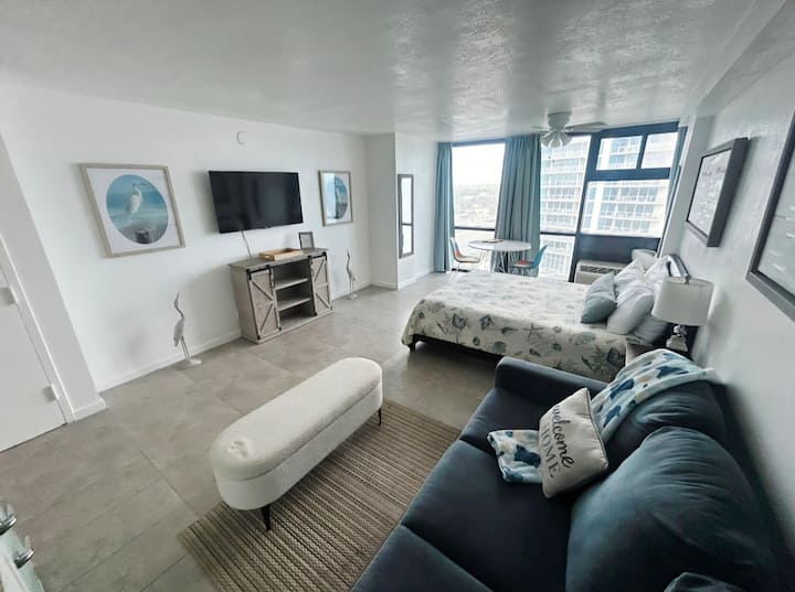 Oceanview W/tiki Bar, Pool, Kitchenette - Studio - Daytona Beach