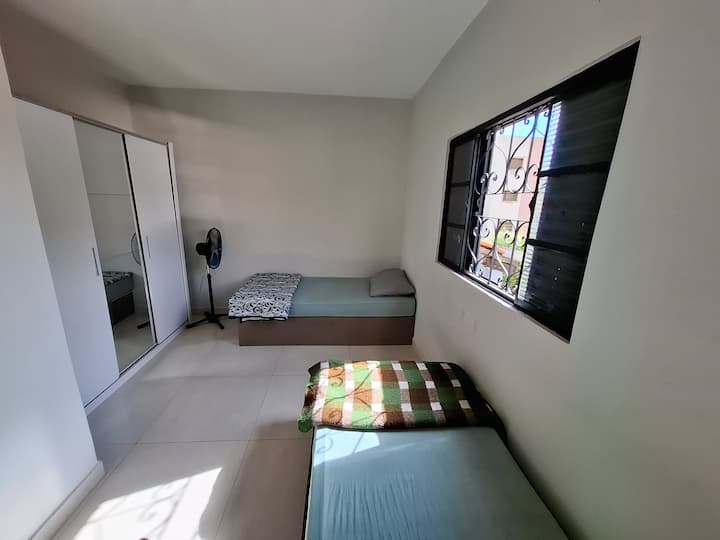 Quarto Aconchegante Com Garagem - Presidente Prudente