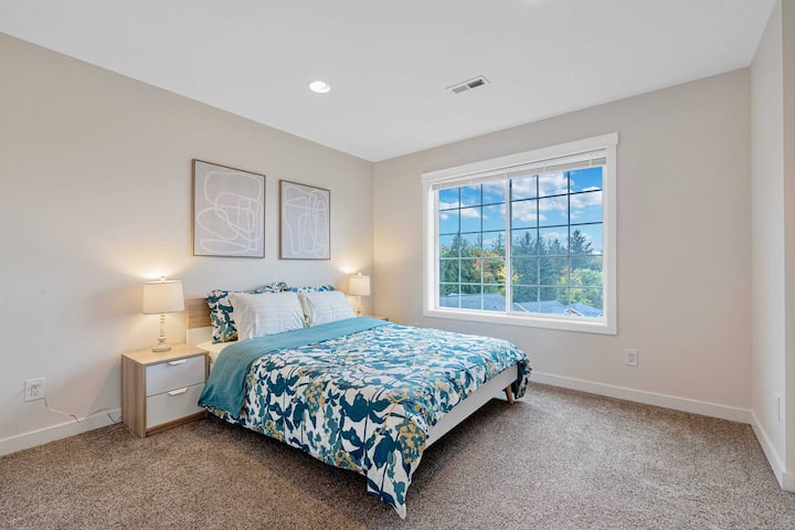 Dedicated Office | Stylish 5b Home S#41907 - Kent, WA