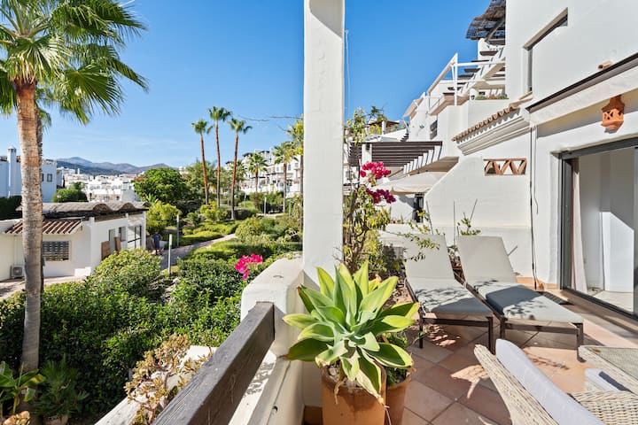 Modern Apartment W/terrace & Pool - Spain