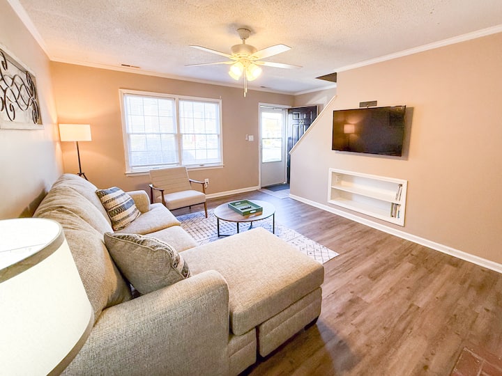 Happy Gnomes Townhouse - Greenville, NC