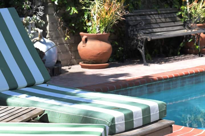 Pool + Spa Oasis Near Universal Studios Pet - ロサンゼルス
