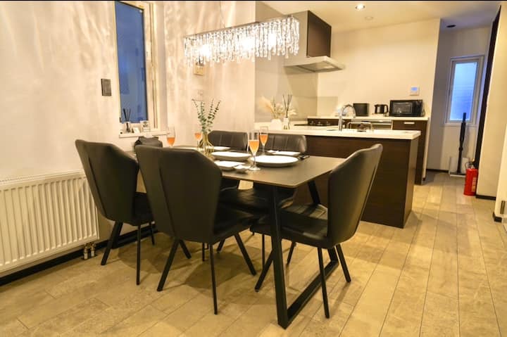 大通公園徒歩9分｜8名ok一棟貸切｜駐車2台｜家族向け上質な空間 - Sapporo