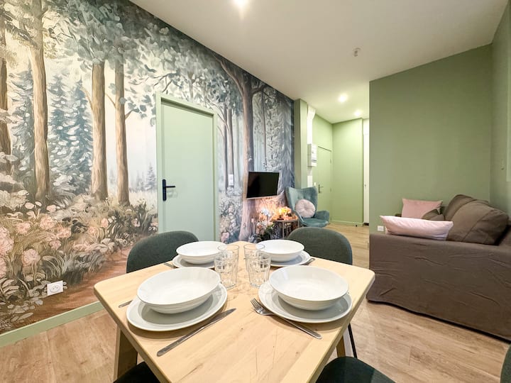 Mystical Forest- Parking Lyon - Hôpitaux - Eurexpo - Lyon