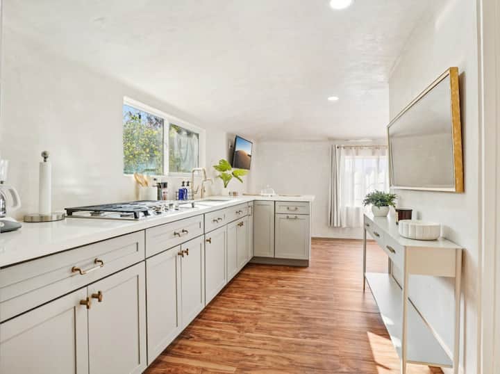 Private Guest House - 8 Miles From Dtla - 몬테벨로