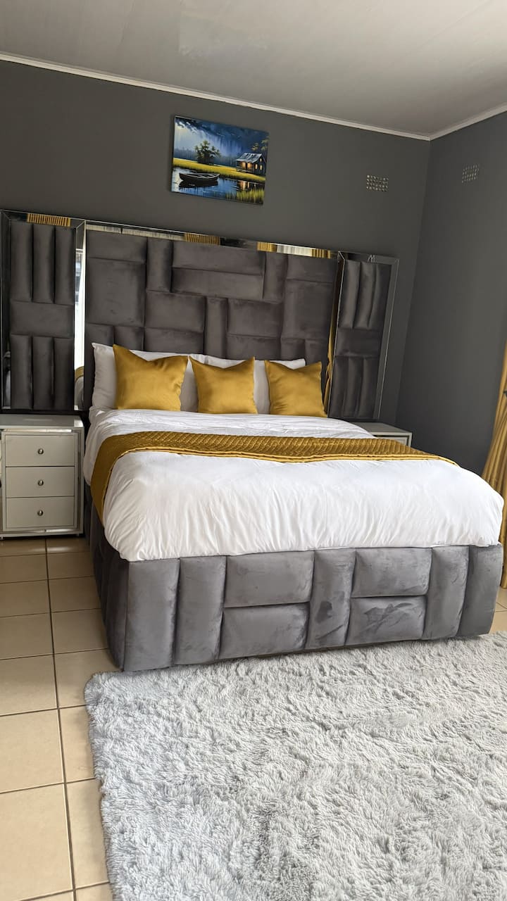 Spacious, Bright, Inviting 2‑bed Home. - Harare