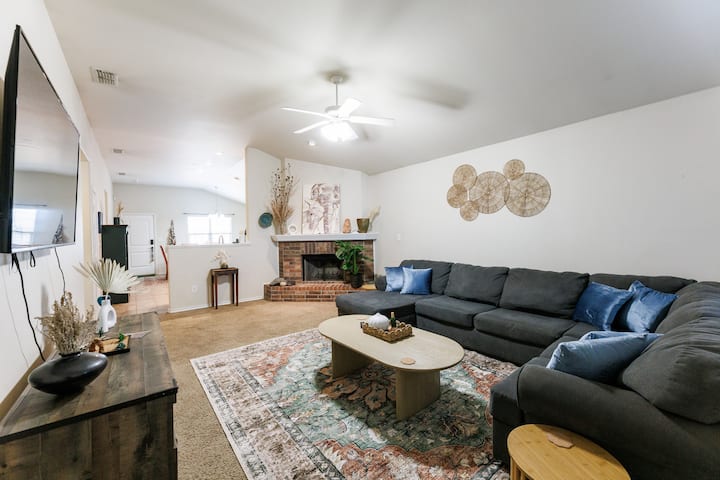 Zen House | King Suite | Relaxing Retreat - Lubbock, TX