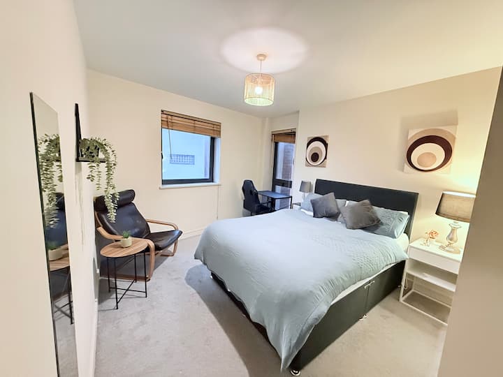 Modern 2br/2ba Retreat With Waterfront Views - Cardiff